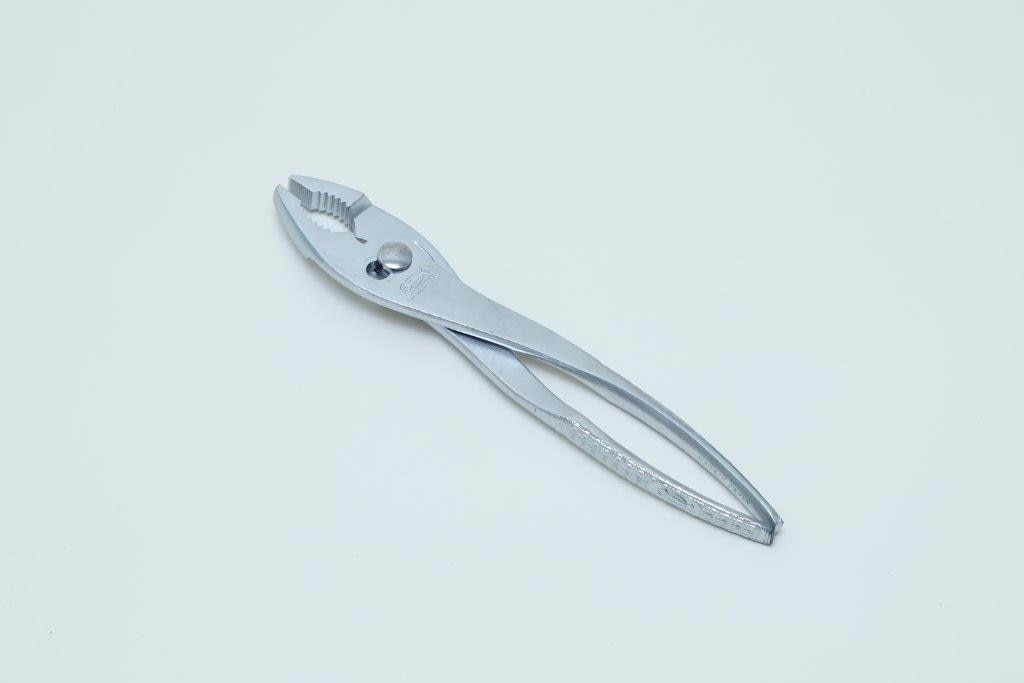 プライヤーとペンチの違いの違いとは? ペンチの種類と使い分けのコツ Diy Clip ー暮らしに創る喜びをー