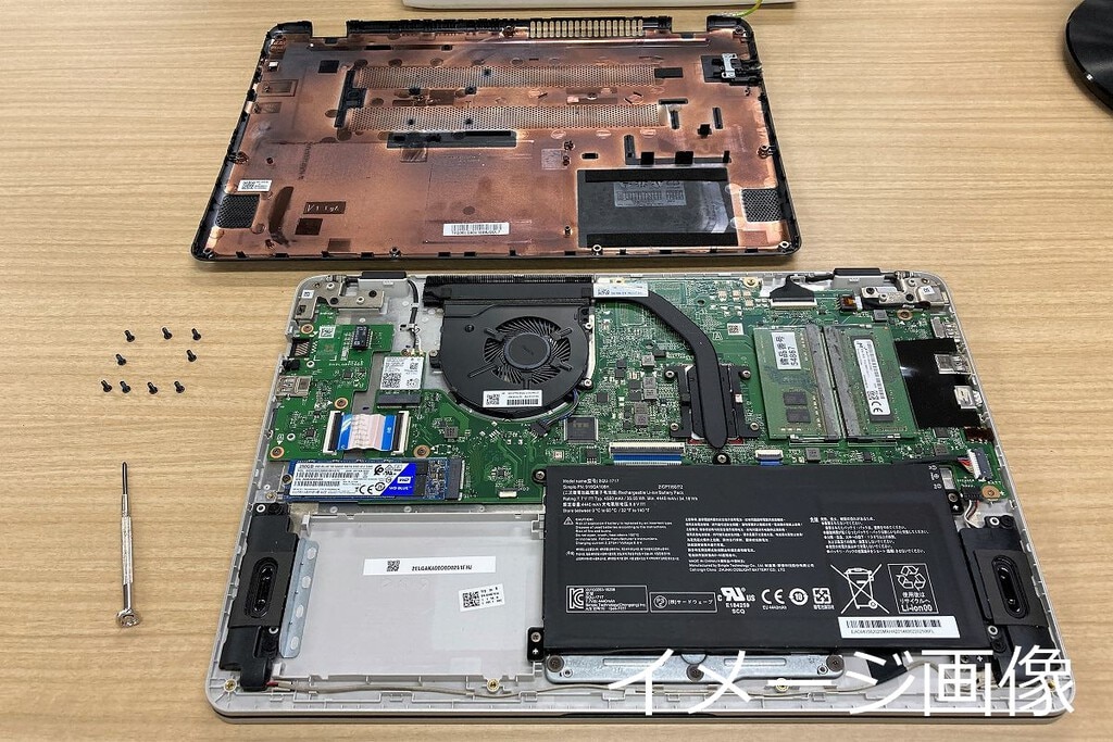 パソコン修理 画面がピンク色になるノートpcの液晶パネル交換事例 ドスパラ富士青葉店 パソコン修理365