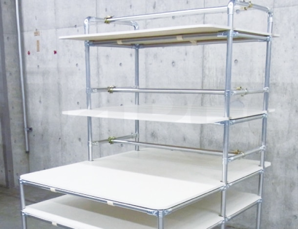 セル生産作業台|株式会社ジャロック|製品情報|組立パイプ&ジョイントを用いて最適なセル生産作業台を実現。各種パーツ、アクセサリーも豊富に