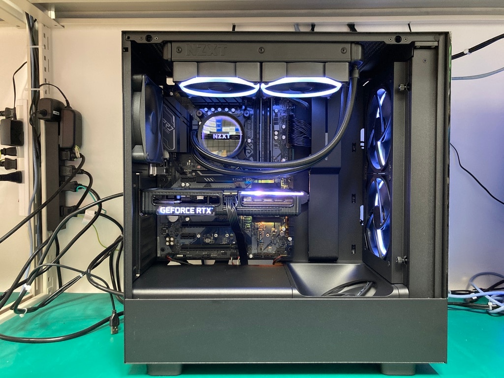 パソコン組立代行事例 Nzxtパソコンケースを中心に統一感でデザイン性と性能を追求♪ パソコン修理365