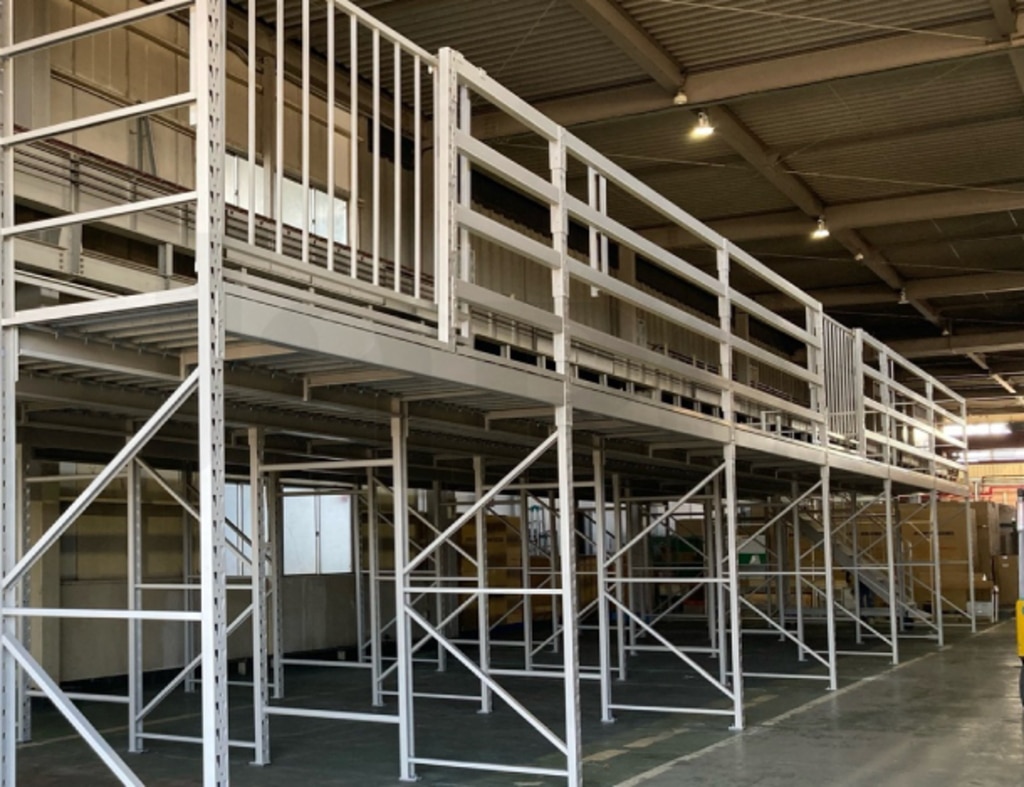 ユニットメザニンラック|株式会社ジャロック|倉庫、工場、店舗の上部空間に必要最適な面積のラックをつくり保管効率を高めます。全国対応可能