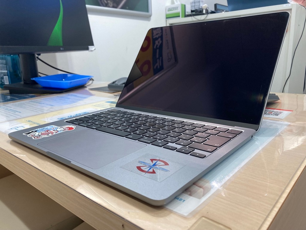 Apple製ノートpcのイヤホンジャック修理【修理事例】 パソコン修理スマホサポート専門店|デジタルドック