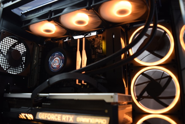 Pc組立代行 デザインにこだわった約40万円ハイエンドpc【ドスパラ横浜駅前店】 パソコン修理365