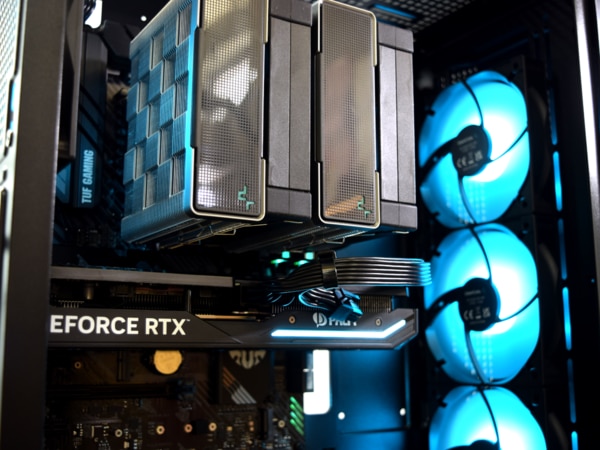 Pc組立代行 Deepcoolを使用し、かつ高性能な構成の黒ビルドパソコン ドスパラ横浜駅前店 パソコン修理365