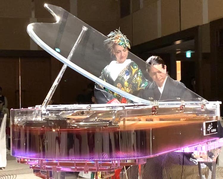 世界的作曲家のkento Masudaさんandアナさんの結婚式でロッソネロのタキシードをご着用いただきました! 南青山オーダータキシード専門