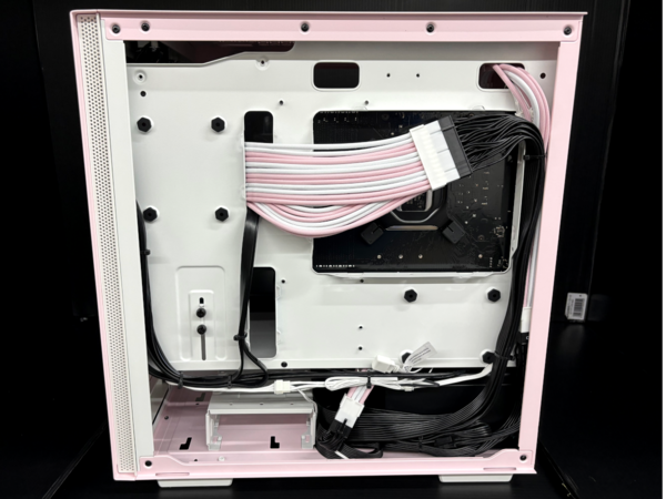 Pc組立代行 パステルピンクで統一したかわいさ溢れるpc ドスパラ大阪・なんば店 パソコン修理365