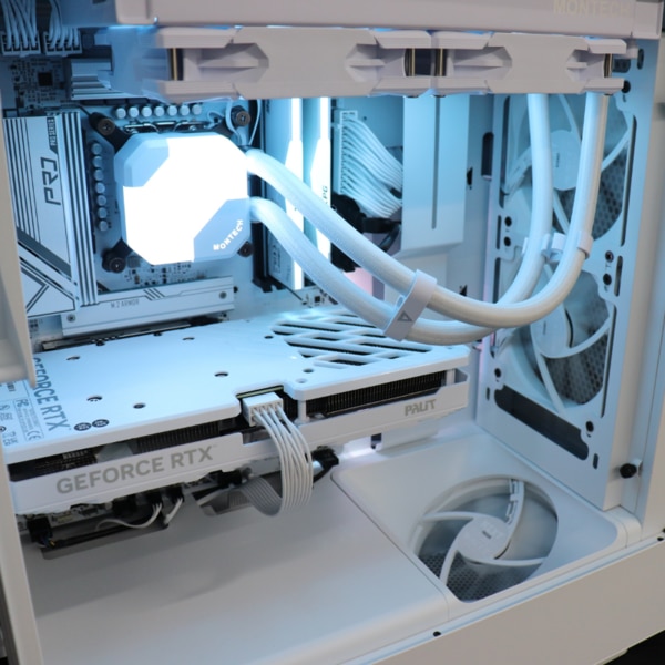 Pc組立代行 白に統一されたシンプル且つ見栄えの良いpc ドスパラ大阪・なんば店 パソコン修理365