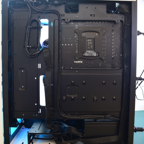 Pc組立代行 白ケースを採用した、コスパ重視の高性能ゲーミングpc構成 ドスパラ横浜駅前店 パソコン修理365