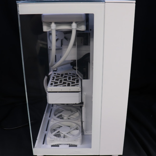 Pc組立代行 妥協なしの高性能と白く光る派手なデザインを実現したゲーミングpc ドスパラ大阪・なんば店 ドスパラのパソコン修理・組立代行事例