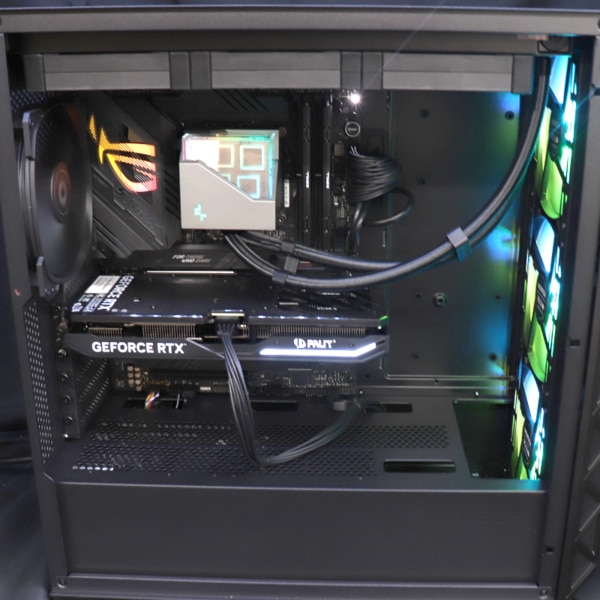 Pc組立代行 冷却性能と黒で統一したデザインが魅力の高性能pc ドスパラ大阪・なんば店 パソコン修理365