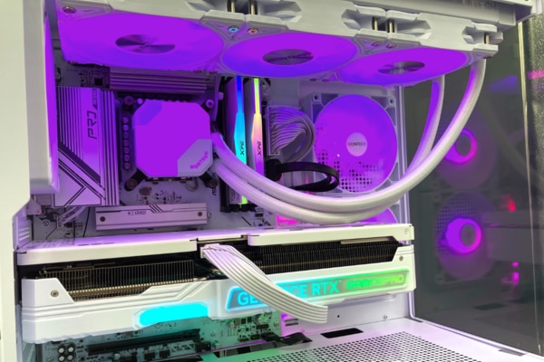 Pc組立代行 Montech製品で統一した白いレインボーライティングpc ドスパラ徳島住吉店 パソコン修理365