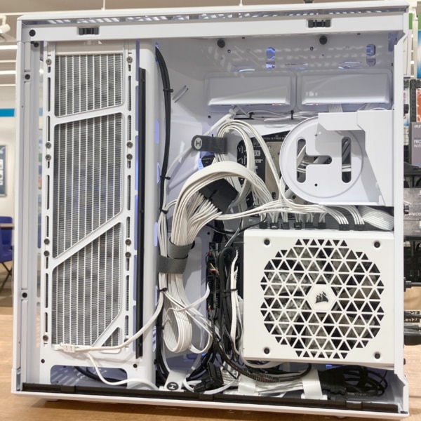 Pc組立代行 Hyte Y70 Touchで仕上げた白統一の高性能ゲーミングpc ドスパラ福井日之出店 パソコン修理365