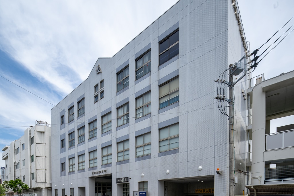 横浜創学館高等学校|導入事例|30年の信頼と実績 品質で選ばれ続けるtakeuchiの空調ソリューション