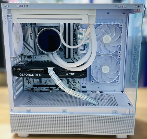 Pc組立代行 パステルブルーとホワイトカラーで統一し、見た目にこだわった高性能pc ドスパラ富山本郷店 パソコン修理365